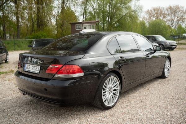 Black BMW 730 2006 in Liepaja, with an engine capacity of 3.00 L and mileage of 278 thousand km for 5250 €, photo 6 on AUTOMOTO.COM.LV