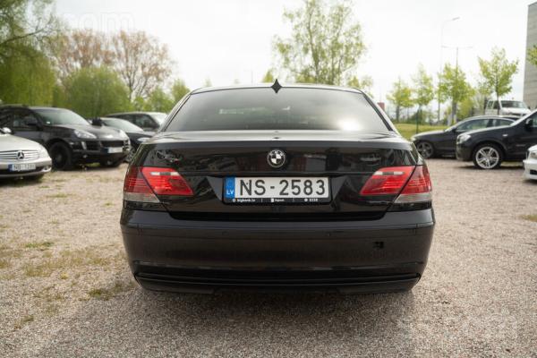 Black BMW 730 2006 in Liepaja, with an engine capacity of 3.00 L and mileage of 278 thousand km for 5250 €, photo 8 on AUTOMOTO.COM.LV