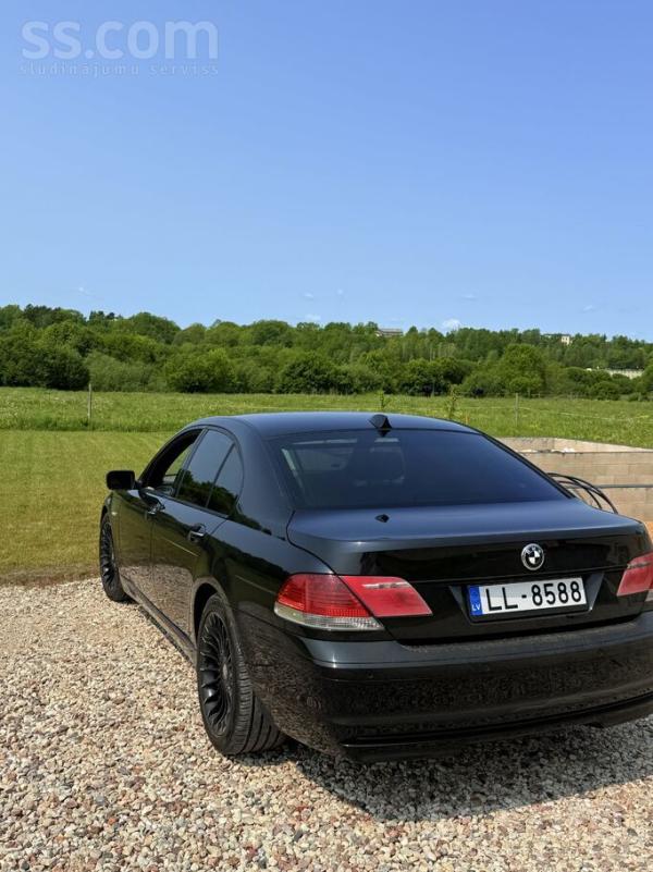 Black BMW 730 2006 in Riga, with an engine capacity of 3.00 L and mileage of 315 thousand km for 5500 €, photo 4 on AUTOMOTO.COM.LV
