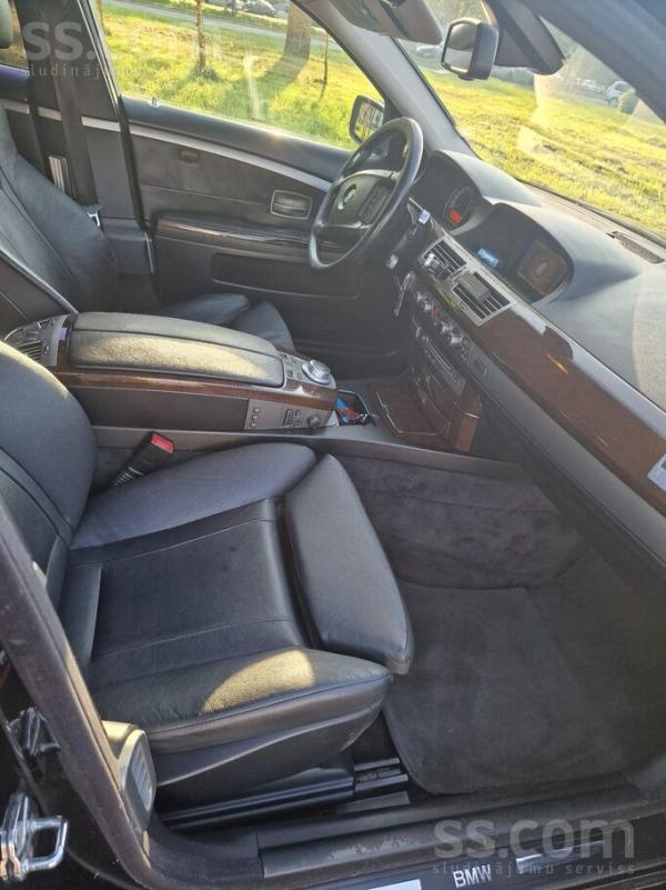 Black BMW 730 2006 in Jelgava, with an engine capacity of 3.00 L and mileage of 321 thousand km for 4550 €, photo 11 on AUTOMOTO.COM.LV