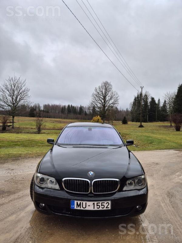 Black BMW 730 2006 in Riga, with an engine capacity of 3.00 L and mileage of 362 thousand km for 4500 €, photo 3 on AUTOMOTO.COM.LV