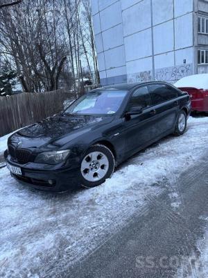Black BMW 730 2006 in Riga, with an engine capacity of 3.00 L and mileage of 354 thousand km for 5700 €, photo 5 on AUTOMOTO.COM.LV