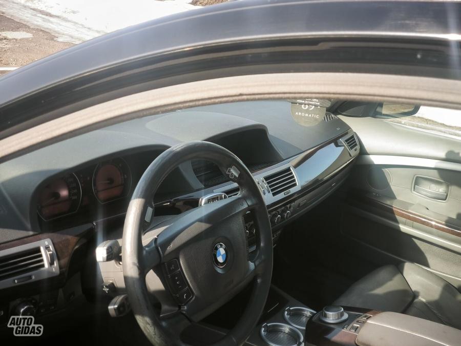 Black BMW 730 2006 in Telschi, with an engine capacity of 3.00 L and mileage of 330 thousand km for 3000 €, photo 8 on AUTOMOTO.COM.LV