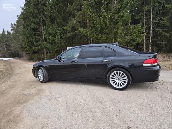 Black BMW 730 2006 in Plunge, with an engine capacity of 3.00 L and mileage of 289 thousand km for 5200 €, photo 4 on AUTOMOTO.COM.LV
