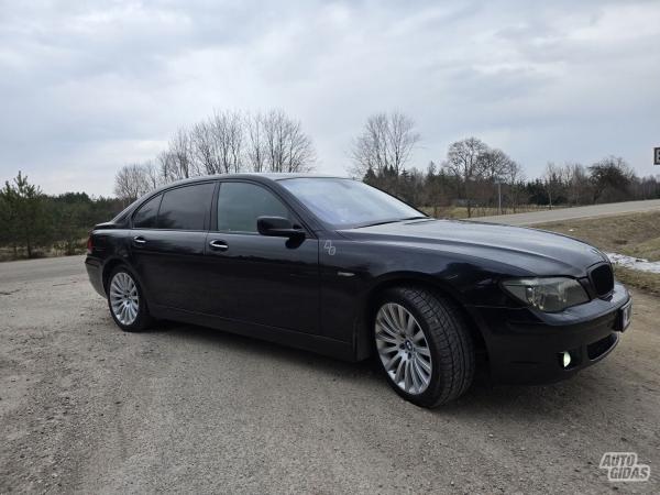 Black BMW 730 2006 in Plunge, with an engine capacity of 3.00 L and mileage of 289 thousand km for 5200 €, photo 8 on AUTOMOTO.COM.LV