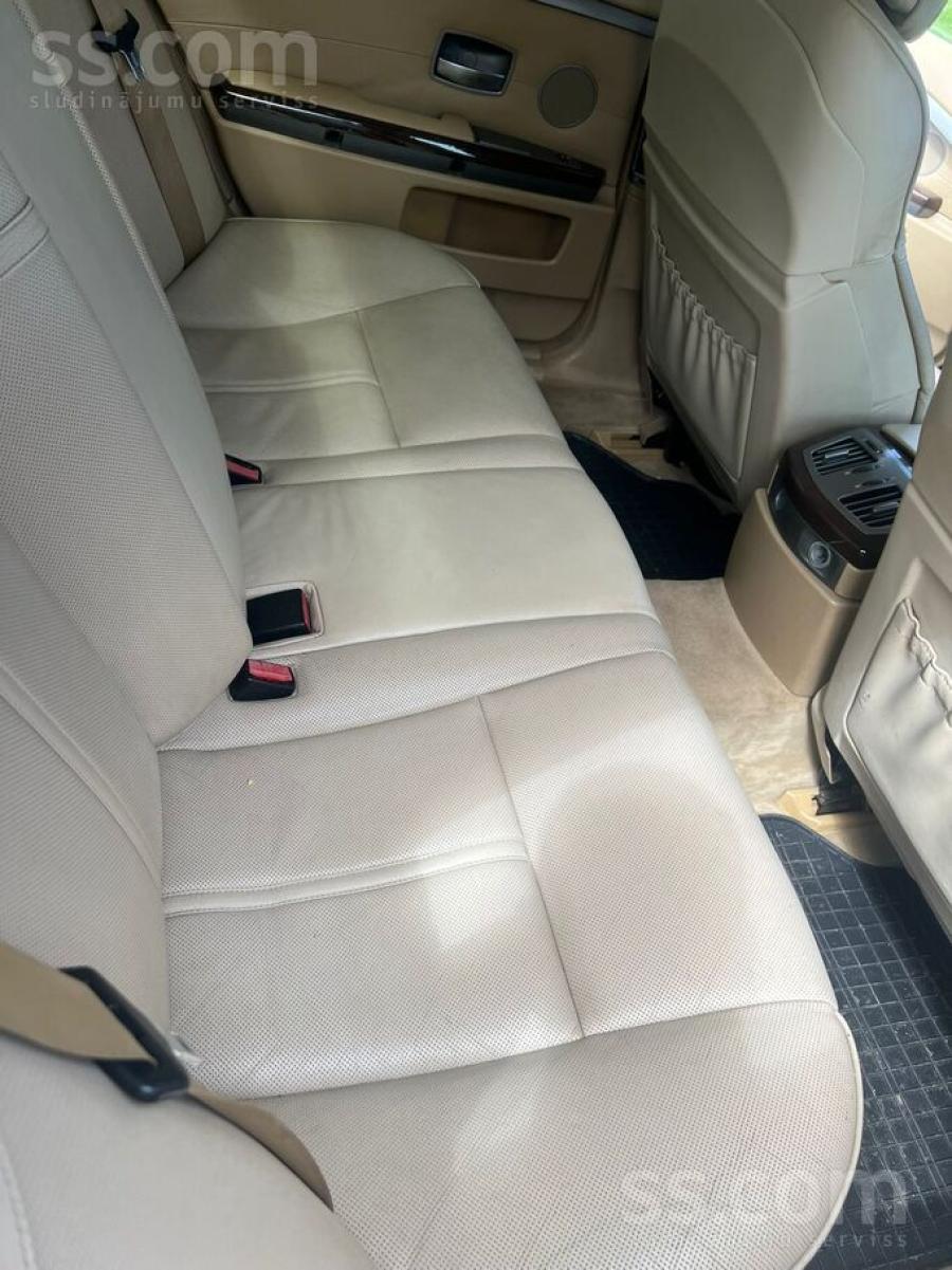 Black BMW 730 2006 in Riga, with an engine capacity of 3.00 L and mileage of 419 thousand km for 4900 €, photo 9 on AUTOMOTO.COM.LV