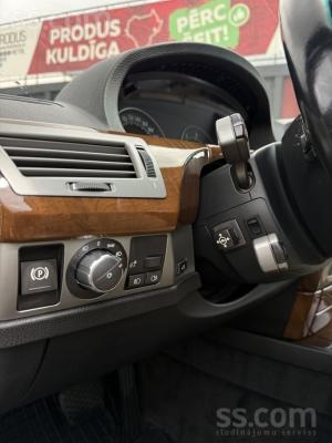 Black BMW 730 2006 in Kuldiga, with an engine capacity of 3.00 L and mileage of 290 thousand km for 6250 €, photo 8 on AUTOMOTO.COM.LV