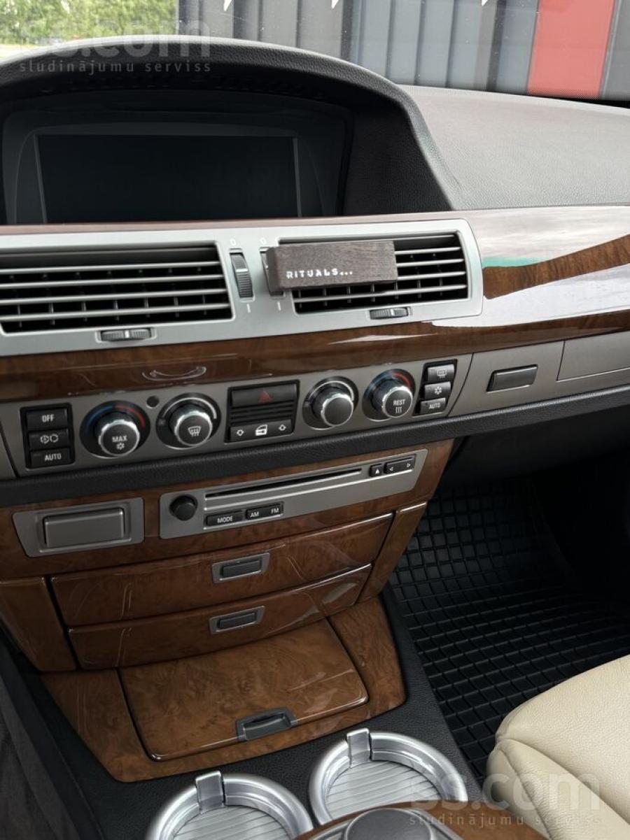 Black BMW 730 2006 in Kuldiga, with an engine capacity of 3.00 L and mileage of 290 thousand km for 6250 €, photo 14 on AUTOMOTO.COM.LV