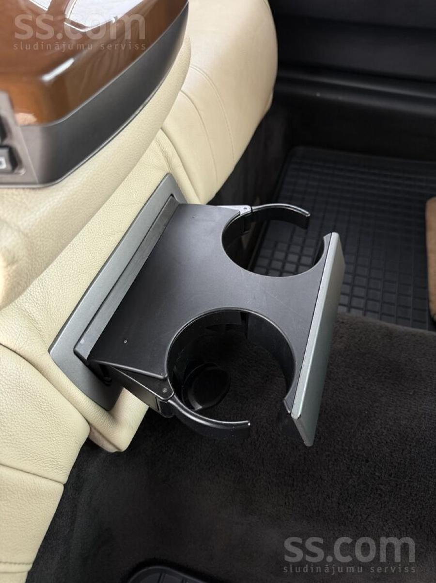 Black BMW 730 2006 in Kuldiga, with an engine capacity of 3.00 L and mileage of 290 thousand km for 6250 €, photo 26 on AUTOMOTO.COM.LV