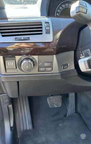 Black BMW 730 2006 in Kaunas, with an engine capacity of 2.99 L and mileage of 316 thousand km for 4850 €, photo 13 on AUTOMOTO.COM.LV