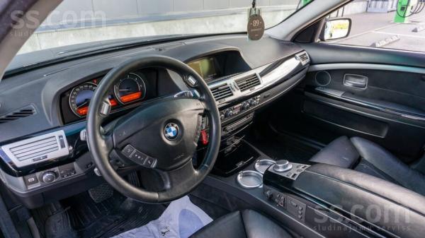 Black BMW 730 2006 in Riga, with an engine capacity of 3.00 L and mileage of 320 thousand km for 2990 €, photo 10 on AUTOMOTO.COM.LV