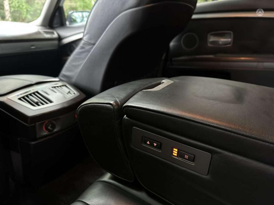 Melns BMW 730 2006 Viļņa, ar dzinēja tilpumu 2.99 L un nobraukumu 410 tūkst. km par 5200 €, foto 40 vietnē AUTOMOTO.COM.LV