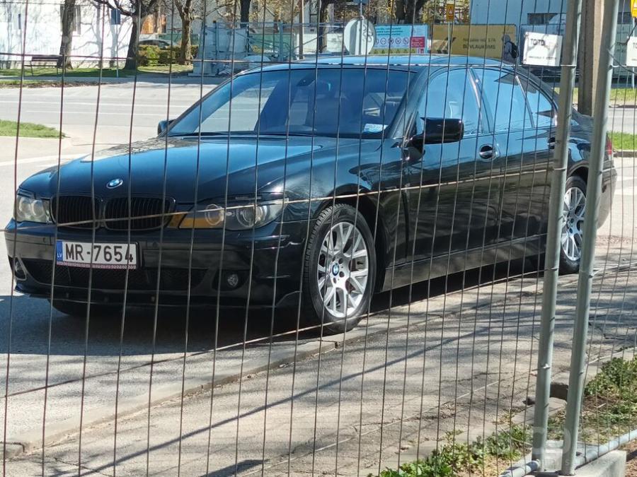 Black BMW 730 2006 in Riga, with an engine capacity of 4.00 L and mileage of 280 thousand km for 3000 €, photo 3 on AUTOMOTO.COM.LV