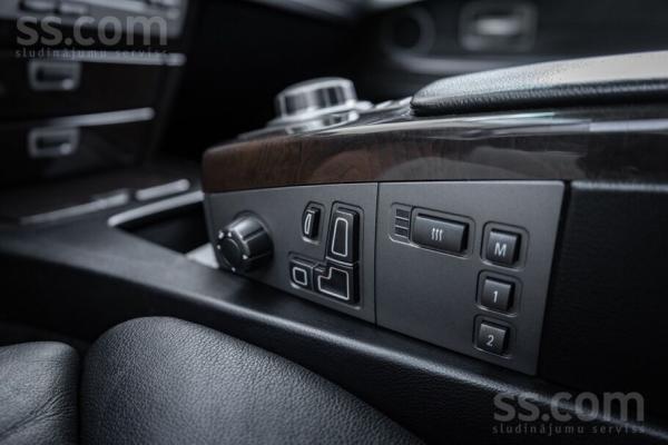 Black BMW 730 2006 in Riga, with an engine capacity of 3.00 L and mileage of 379 thousand km for 5500 €, photo 8 on AUTOMOTO.COM.LV