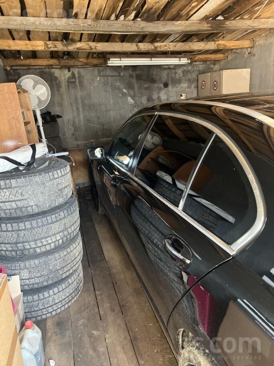 Melns BMW 730 2006 Daugavpils, ar dzinēja tilpumu 3.00 L un nobraukumu 420 tūkst. km par 5600 €, foto 3 vietnē AUTOMOTO.COM.LV