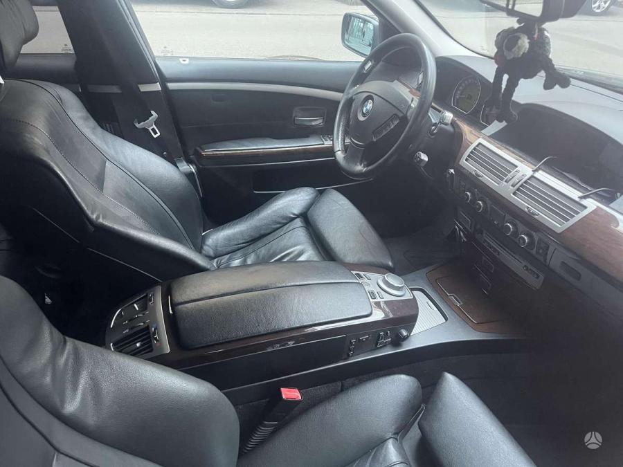 Melns BMW 730 2006 Klaipėda, ar dzinēja tilpumu 2.99 L un nobraukumu 310 tūkst. km par 4499 €, foto 3 vietnē AUTOMOTO.COM.LV