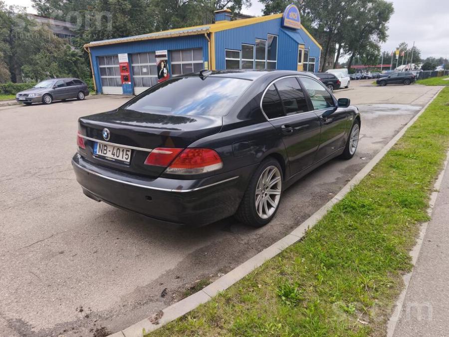 Black BMW 730 2006 in Riga, with an engine capacity of 3.00 L and mileage of 447 thousand km for 3450 €, photo 3 on AUTOMOTO.COM.LV