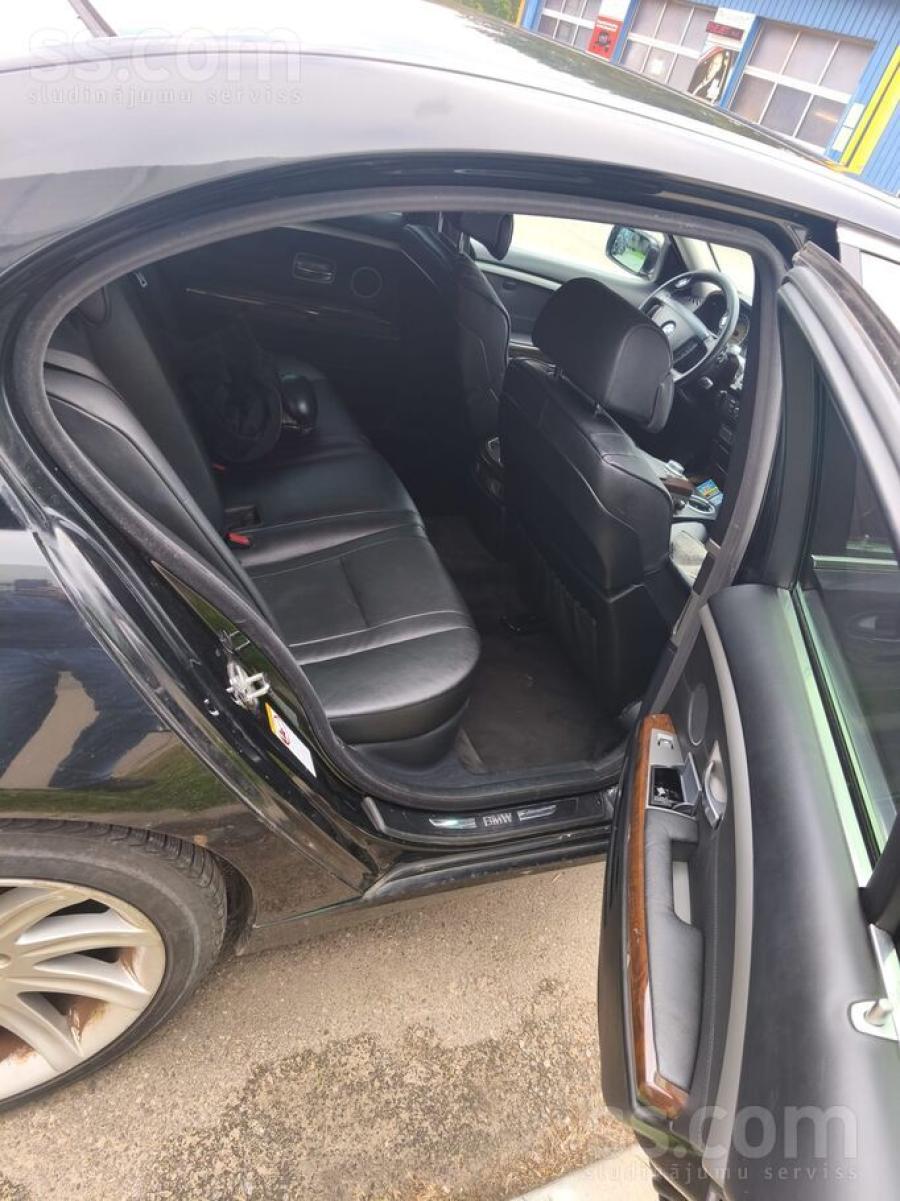 Black BMW 730 2006 in Riga, with an engine capacity of 3.00 L and mileage of 447 thousand km for 3450 €, photo 6 on AUTOMOTO.COM.LV