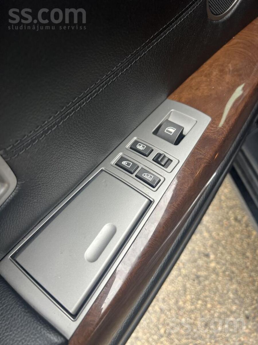 Black BMW 730 2006 in Daugavpils, with an engine capacity of 3.00 L and mileage of 430 thousand km for 5500 €, photo 12 on AUTOMOTO.COM.LV