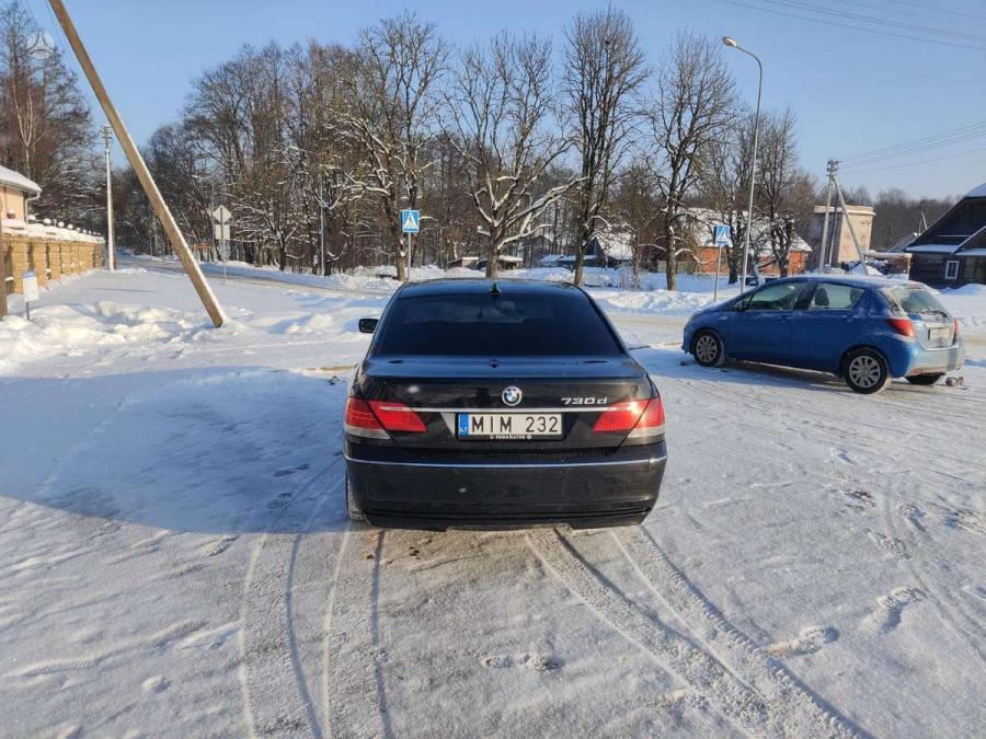 Black BMW 730 2007 in Vilnius, with an engine capacity of 2.99 L and mileage of 370 thousand km for 4500 €, photo 4 on AUTOMOTO.COM.LV