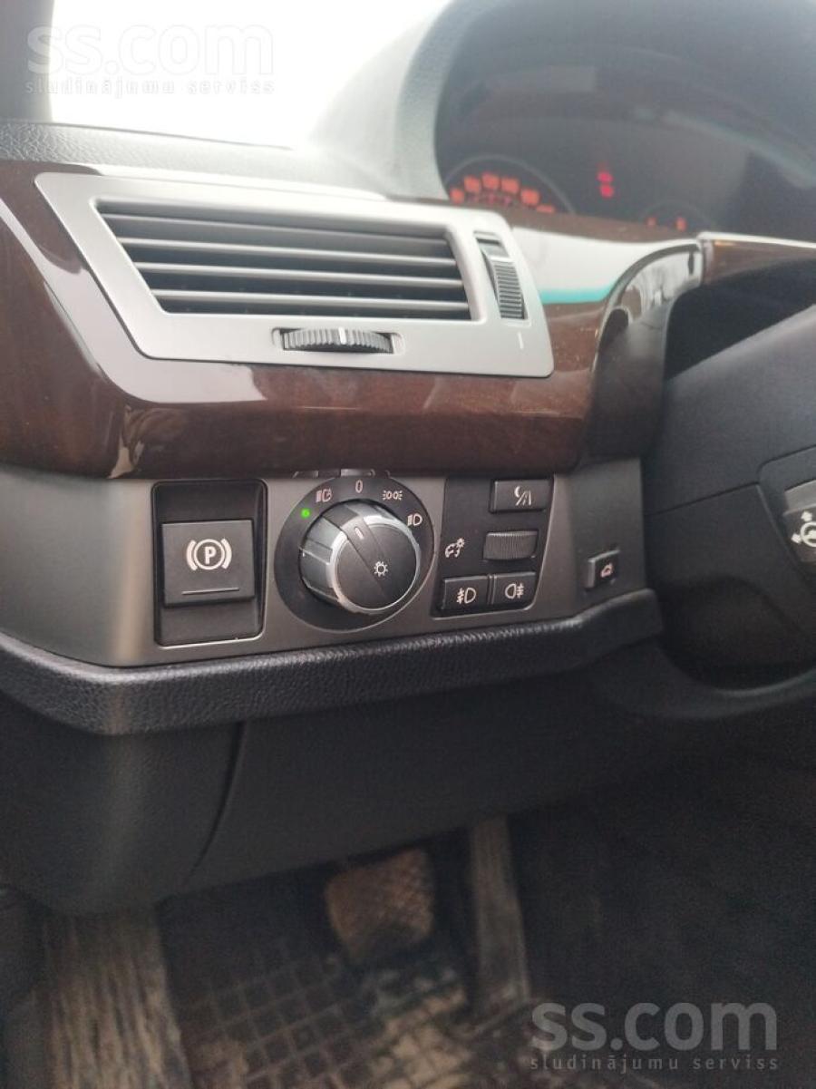 Melns BMW 730 2007 Liepāja, ar dzinēja tilpumu 3.00 L un nobraukumu 389 tūkst. km par 3955 €, foto 8 vietnē AUTOMOTO.COM.LV