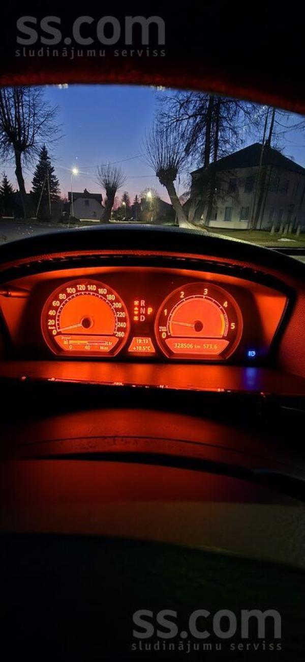 Black BMW 730 2007 in Kuldiga, with an engine capacity of 3.00 L and mileage of 326 thousand km for 3250 €, photo 8 on AUTOMOTO.COM.LV