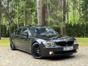 Black BMW 730 2007 in Jelgava, with an engine capacity of 3.00 L and mileage of 309 thousand km for 5650 €, photo  on AUTOMOTO.COM.LV