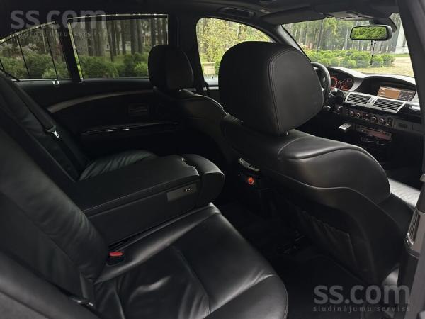 Black BMW 730 2007 in Jelgava, with an engine capacity of 3.00 L and mileage of 309 thousand km for 5650 €, photo 7 on AUTOMOTO.COM.LV