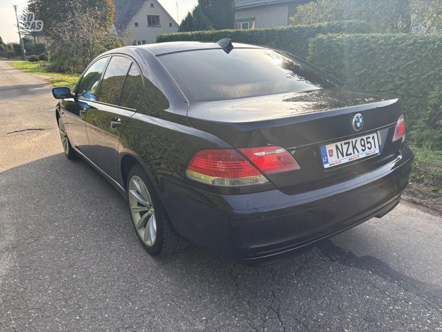 Black BMW 730 2007 in Alytus, with an engine capacity of 3.00 L and mileage of 317 thousand km for 5200 €, photo 6 on AUTOMOTO.COM.LV