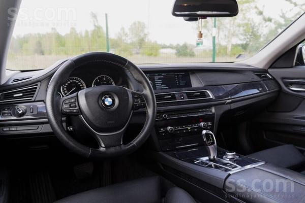 Black BMW 730 2008 in Riga, with an engine capacity of 3.00 L and mileage of 0 thousand km for 11590 €, photo 7 on AUTOMOTO.COM.LV
