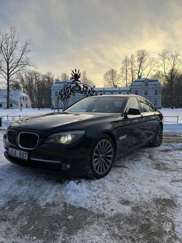 Black BMW 730 2008 in Sakiai, with an engine capacity of 3.00 L and mileage of 294 thousand km for 8500 €, photo 1 on AUTOMOTO.COM.LV