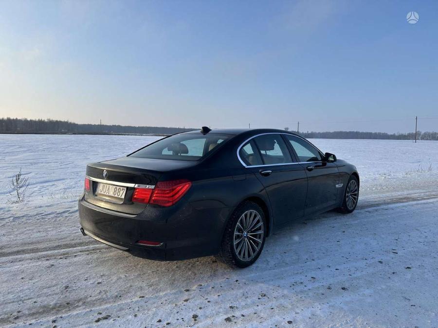 Melns BMW 730 2008 Šakiai, ar dzinēja tilpumu 3.00 L un nobraukumu 294 tūkst. km par 8500 €, foto 26 vietnē AUTOMOTO.COM.LV