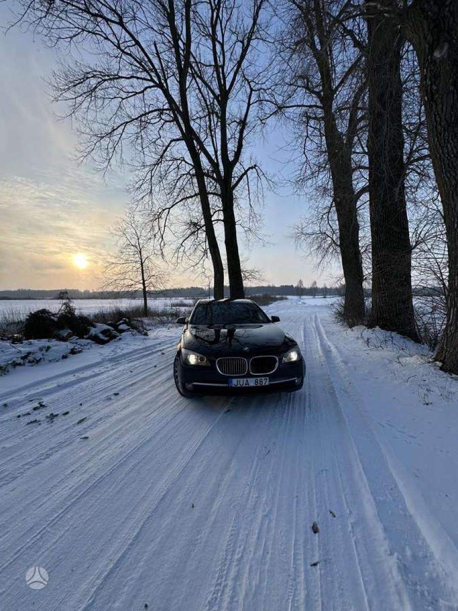 Melns BMW 730 2008 Šakiai, ar dzinēja tilpumu 3.00 L un nobraukumu 294 tūkst. km par 8500 €, foto 29 vietnē AUTOMOTO.COM.LV