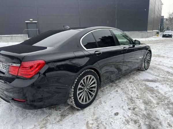 Black BMW 730 2008 in Kaunas, with an engine capacity of 3.00 L and mileage of 400 thousand km for 5500 €, photo 5 on AUTOMOTO.COM.LV
