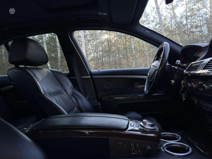 Black BMW 730 2008 in Vilnius, with an engine capacity of 2.99 L and mileage of 355 thousand km for 4900 €, photo 21 on AUTOMOTO.COM.LV