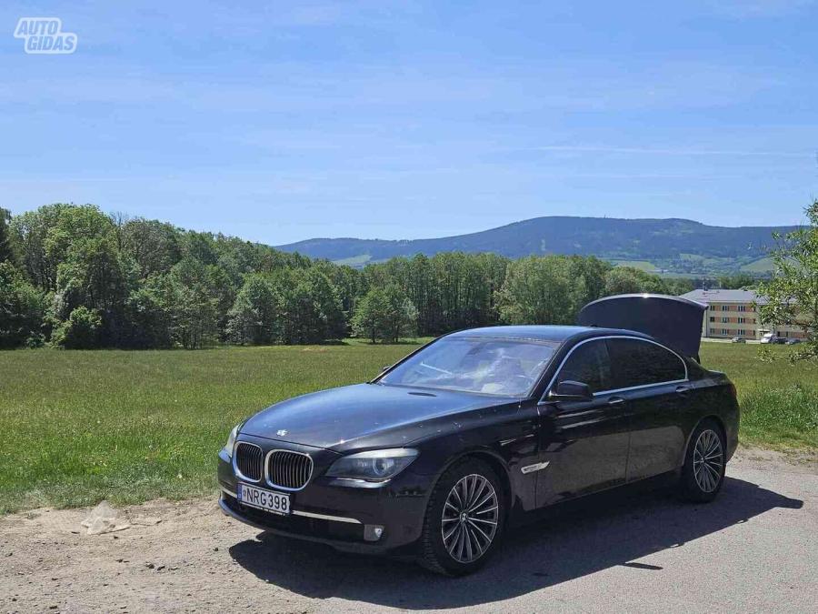 Black BMW 730 2008 in Vilnius, with an engine capacity of 3.00 L and mileage of 400 thousand km for 8300 €, photo 1 on AUTOMOTO.COM.LV