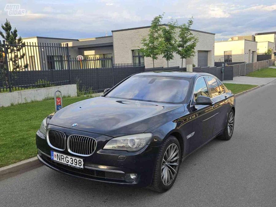Black BMW 730 2008 in Vilnius, with an engine capacity of 3.00 L and mileage of 400 thousand km for 8300 €, photo 3 on AUTOMOTO.COM.LV