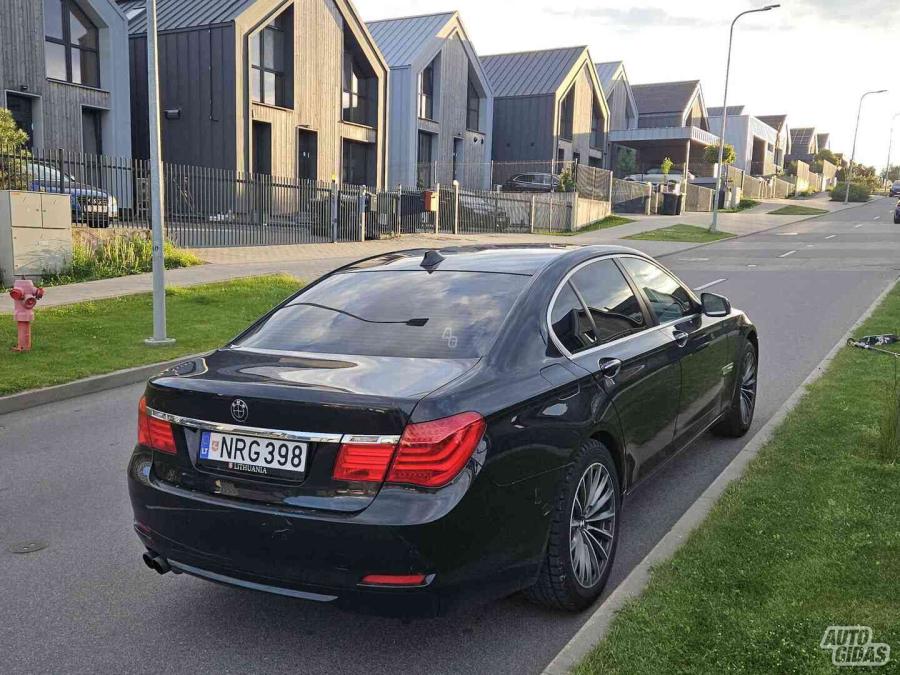 Black BMW 730 2008 in Vilnius, with an engine capacity of 3.00 L and mileage of 400 thousand km for 8300 €, photo 5 on AUTOMOTO.COM.LV