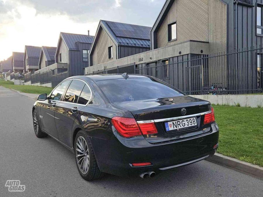 Black BMW 730 2008 in Vilnius, with an engine capacity of 3.00 L and mileage of 400 thousand km for 8300 €, photo 6 on AUTOMOTO.COM.LV