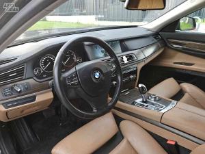 Black BMW 730 2008 in Vilnius, with an engine capacity of 3.00 L and mileage of 400 thousand km for 8300 €, photo 7 on AUTOMOTO.COM.LV
