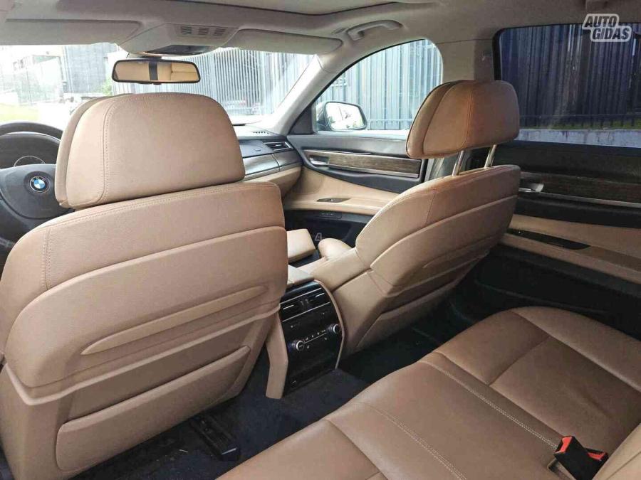 Black BMW 730 2008 in Vilnius, with an engine capacity of 3.00 L and mileage of 400 thousand km for 8300 €, photo 8 on AUTOMOTO.COM.LV