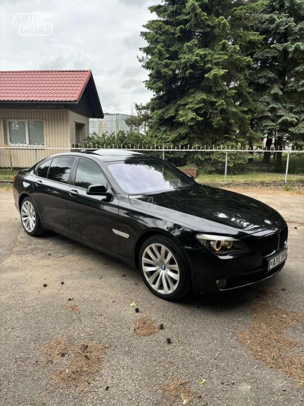 Black BMW 730 2008 in Jonava, with an engine capacity of 3.00 L and mileage of 336 thousand km for 7500 €, photo 1 on AUTOMOTO.COM.LV