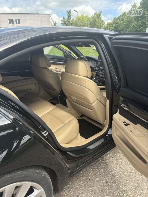 Black BMW 730 2008 in Jonava, with an engine capacity of 3.00 L and mileage of 336 thousand km for 7500 €, photo 7 on AUTOMOTO.COM.LV