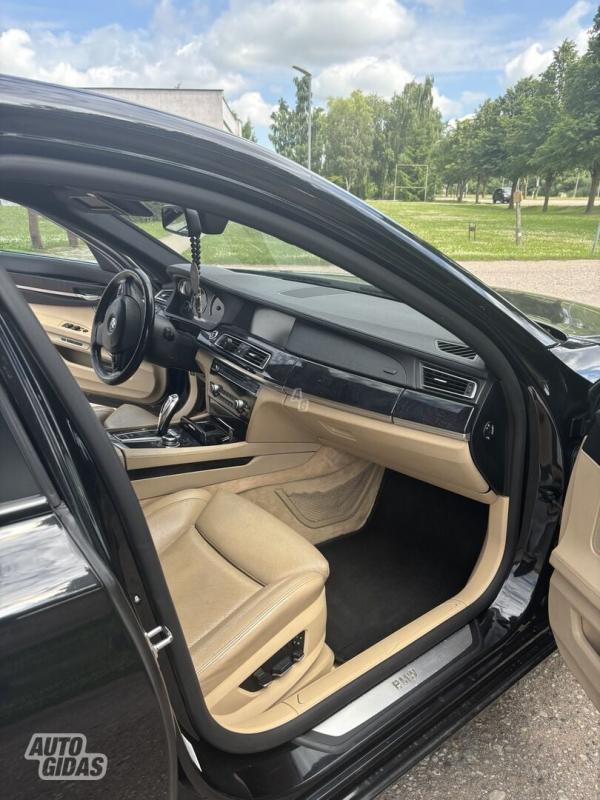 Black BMW 730 2008 in Jonava, with an engine capacity of 3.00 L and mileage of 336 thousand km for 7500 €, photo 8 on AUTOMOTO.COM.LV
