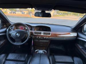 Black BMW 730 2008 in Riga, with an engine capacity of 3.00 L and mileage of 377 thousand km for 6000 €, photo 9 on AUTOMOTO.COM.LV