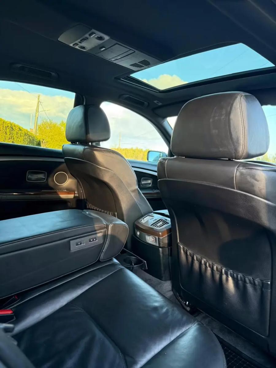 Black BMW 730 2008 in Riga, with an engine capacity of 3.00 L and mileage of 377 thousand km for 6000 €, photo 12 on AUTOMOTO.COM.LV