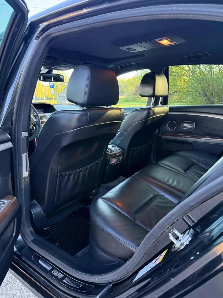 Black BMW 730 2008 in Riga, with an engine capacity of 3.00 L and mileage of 377 thousand km for 6000 €, photo 13 on AUTOMOTO.COM.LV