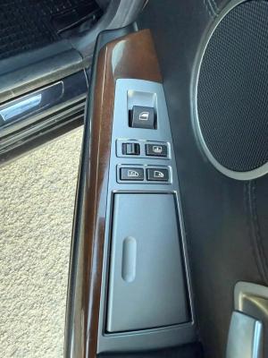 Black BMW 730 2008 in Riga, with an engine capacity of 3.00 L and mileage of 377 thousand km for 6000 €, photo 19 on AUTOMOTO.COM.LV