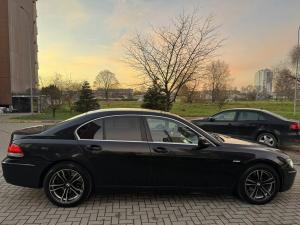 Black BMW 730 2008 in Riga, with an engine capacity of 3.00 L and mileage of 324 thousand km for 4490 €, photo 3 on AUTOMOTO.COM.LV