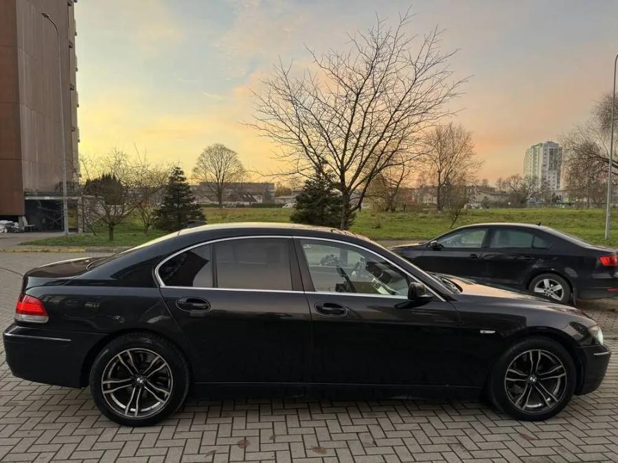Black BMW 730 2008 in Riga, with an engine capacity of 3.00 L and mileage of 324 thousand km for 4490 €, photo 3 on AUTOMOTO.COM.LV